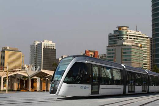 Governo angolano reafirma promessa de construir metro de superfície em ...